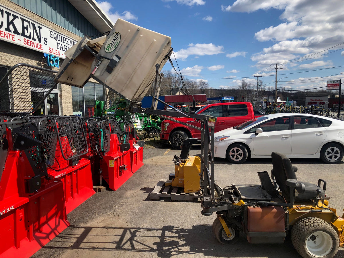 WALKER MOWER DIESEL WITH BLOWER AND BROOM $16,000.00 – North America's ...